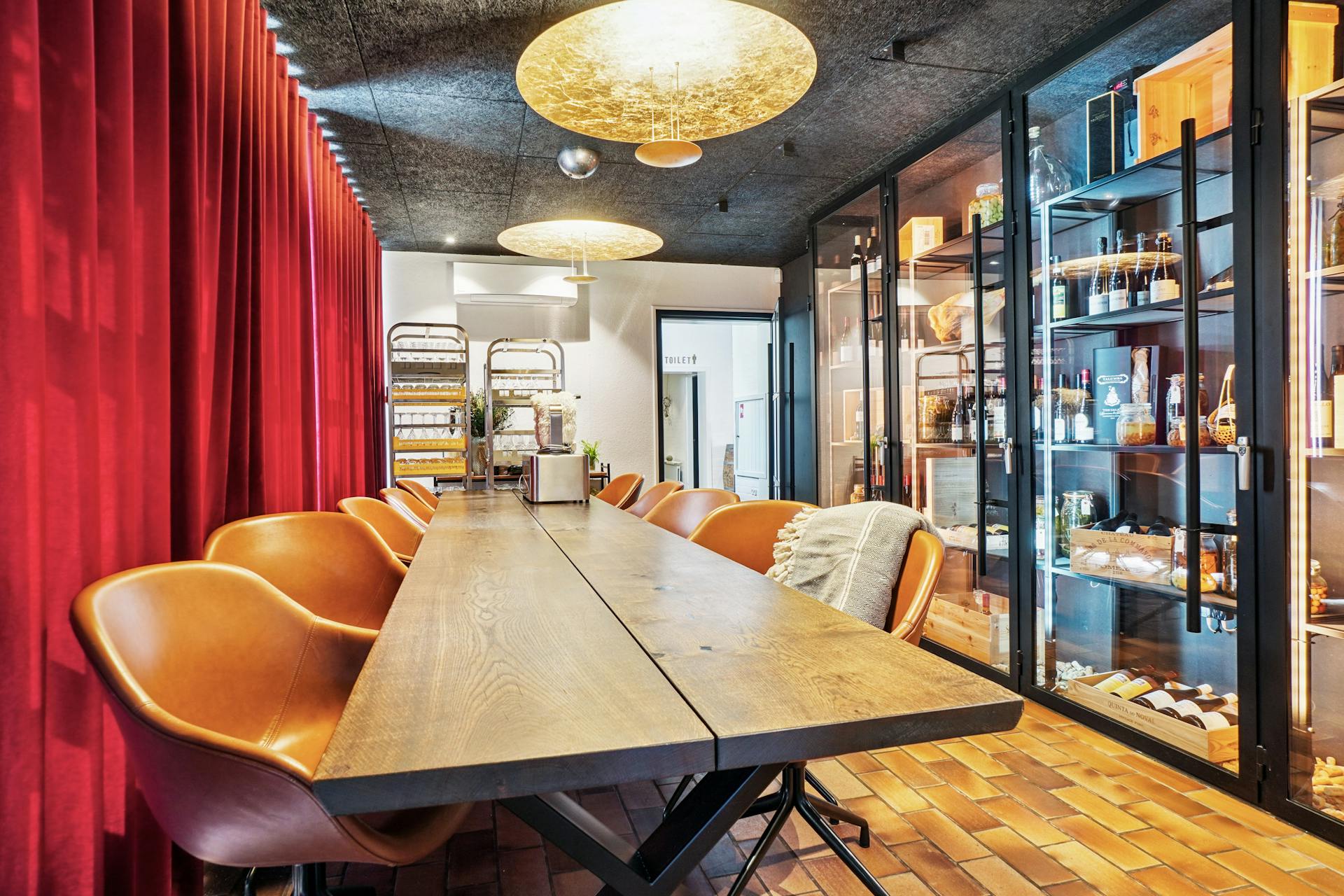 Kendt og moderne kro tæt på Aarhus sat til salg: Forpagter har mod på mere